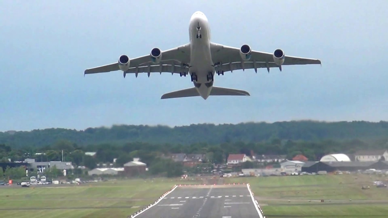 Malaysia A380 Flies Like a Fighter at Farnborough