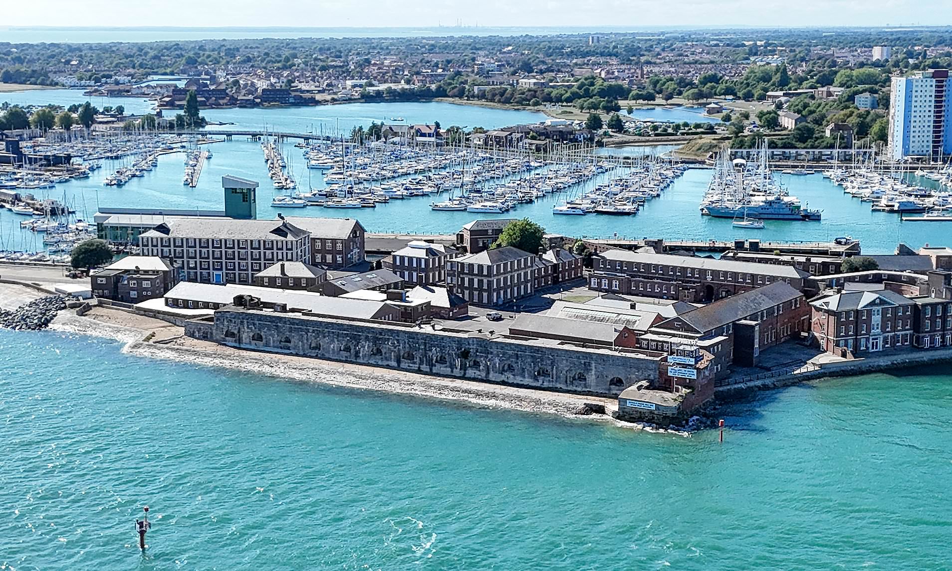 Oldest sea fort in the UK may be turned into a floating migrant hotel ...