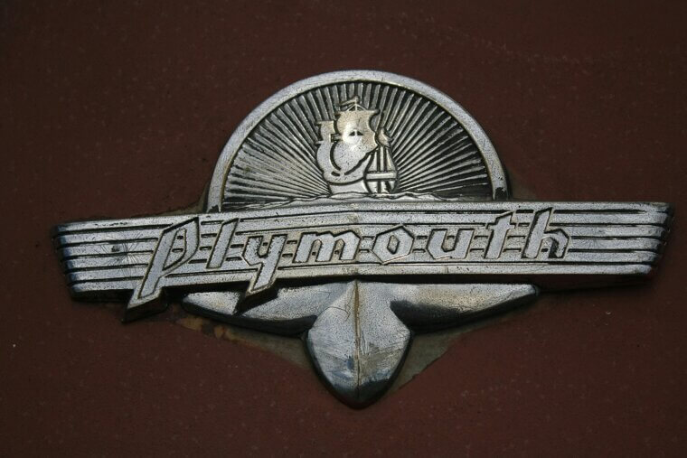 Vintage Car Logos That Look Nothing Like Today’s