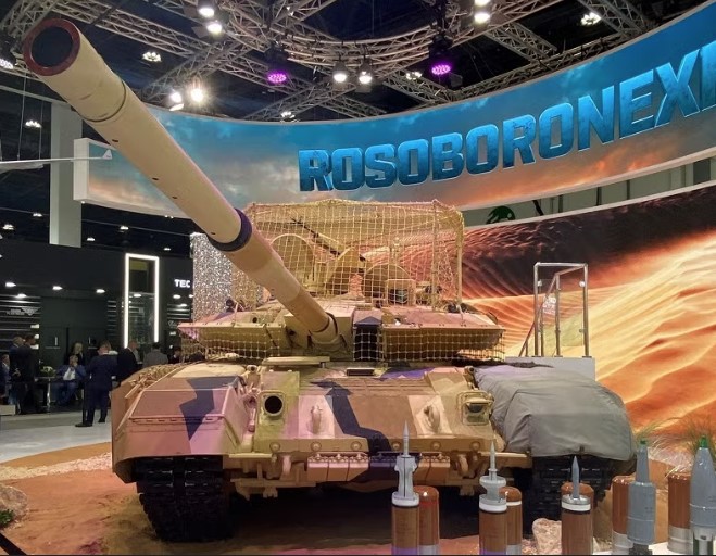 Desert-camouflaged T-90MS repainted army green as Russia scrambles to ...