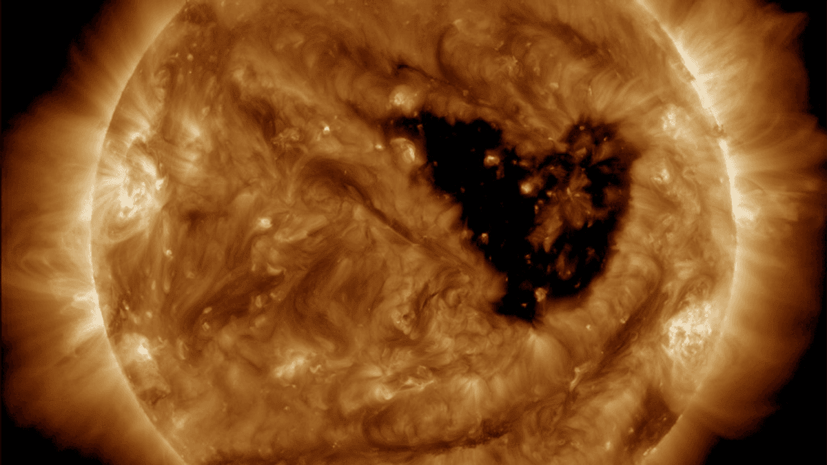 NOAA Issues G3 Geomagnetic Storm Warning As 500,000 Kilometer Hole ...