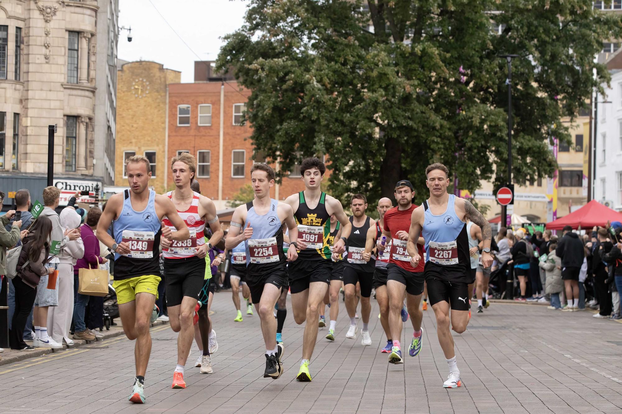 70 pictures of hundreds of runners taking on The Amazing Northampton ...