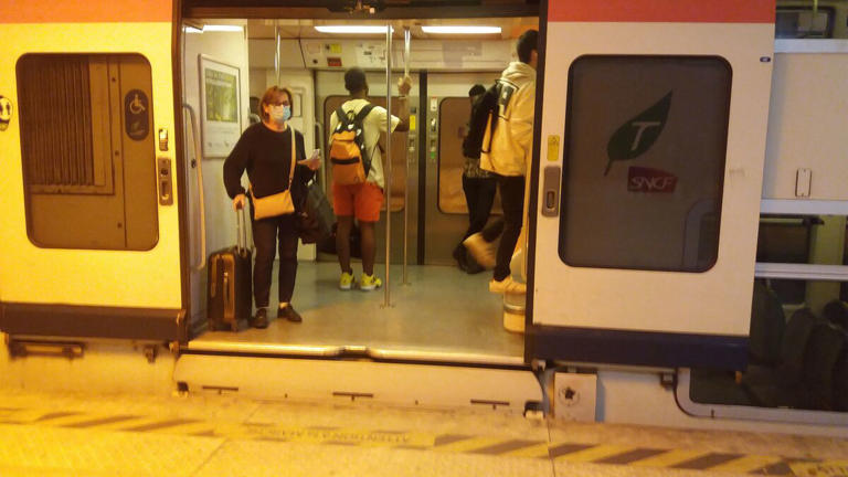 « Une ambiance lourde dans le train » : un homme meurt dans le RER E à proximité de Pantin