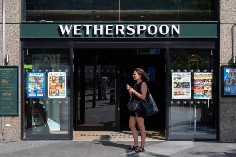 Wetherspoon announces food and drink price cut this week