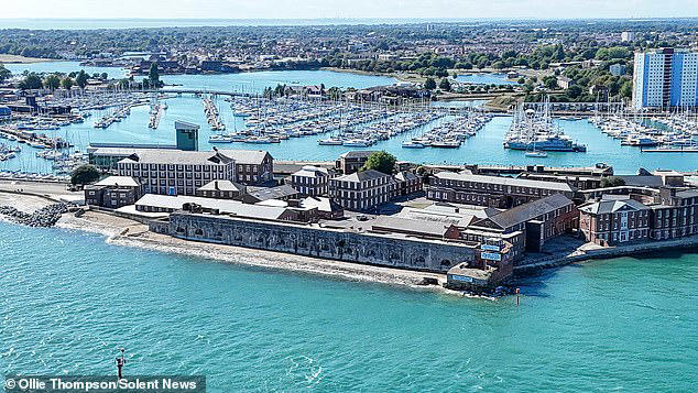 Oldest sea fort in the UK may be turned into a floating migrant hotel ...