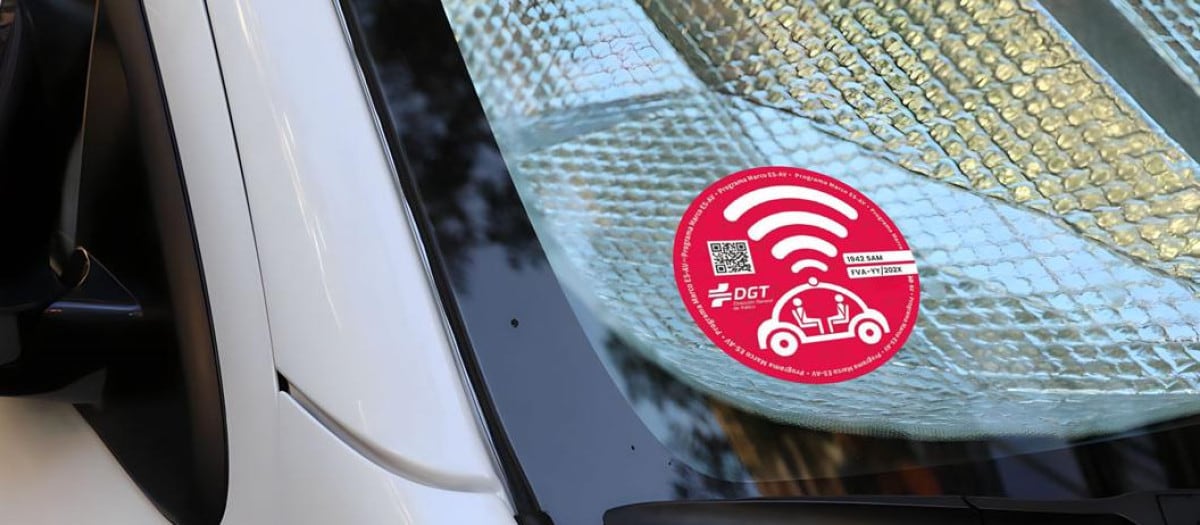 La DGT confirma la nueva etiqueta que llevarán algunos coches en España ...
