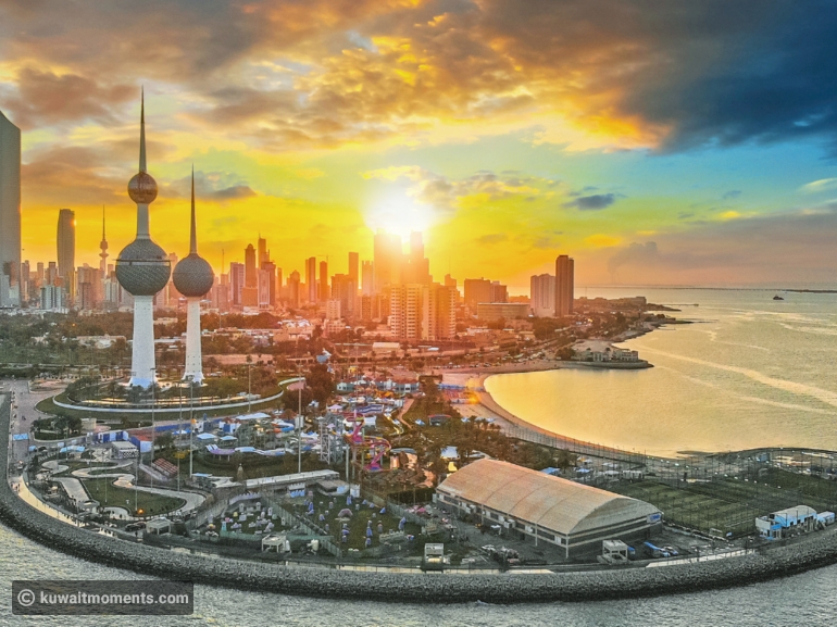 Kuwait's Population Decreases by 0.65% in 2025