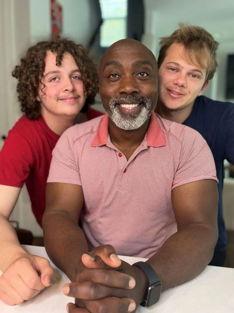 Um jovem sem-abrigo pediu comida a um estranho. O homem respondeu com uma pergunta que mudou a ...