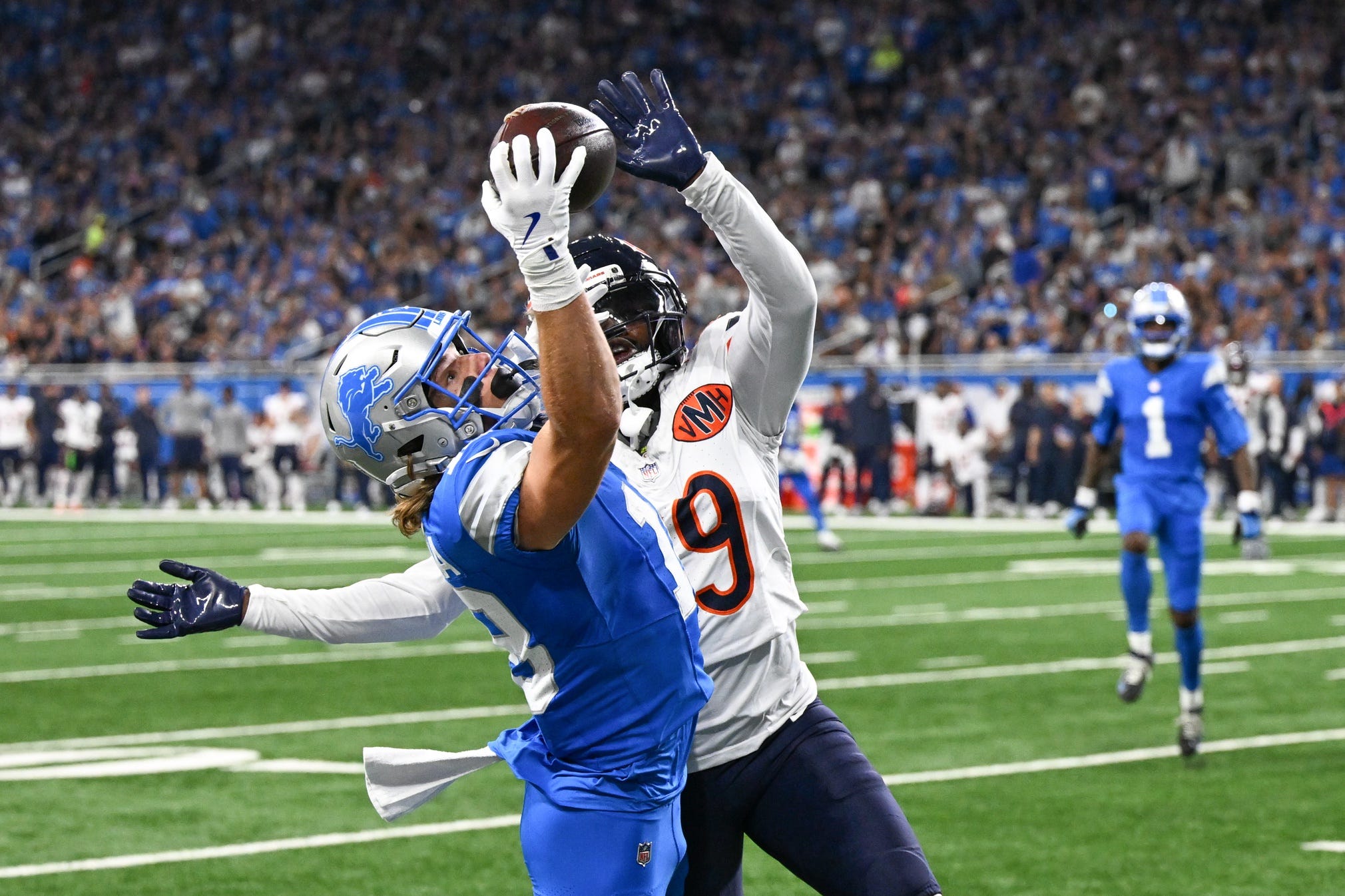 Isaac TeSlaa on latest catch: "One hand's all we need, baby"