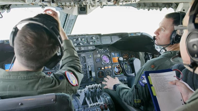 E-4B Nightwatch Interior: What Does The Inside Of The Doomsday Plane ...