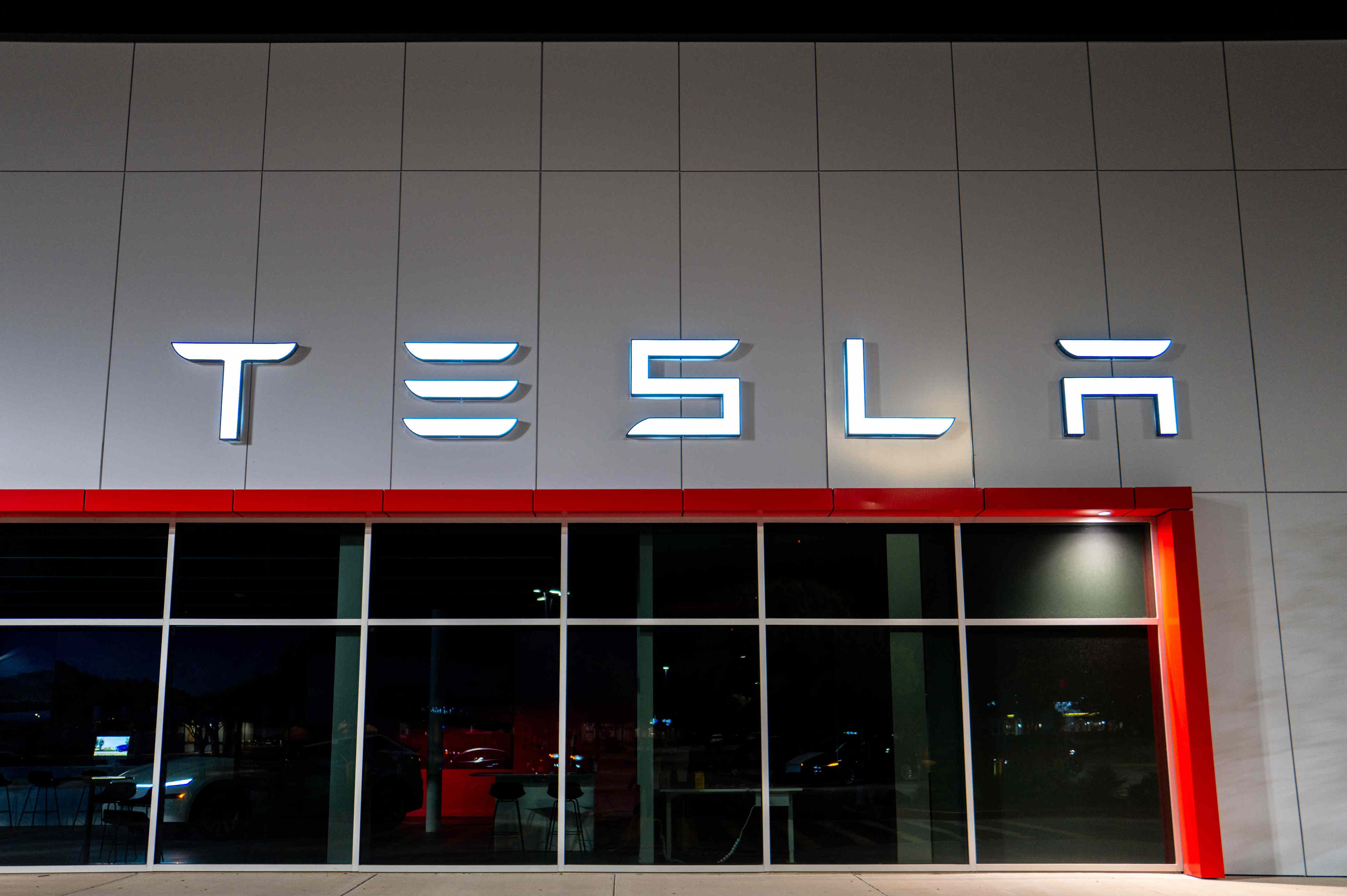 Tesla Stock Turns Positive for 2025 as Elon Musk Buys About $1B of Shares
