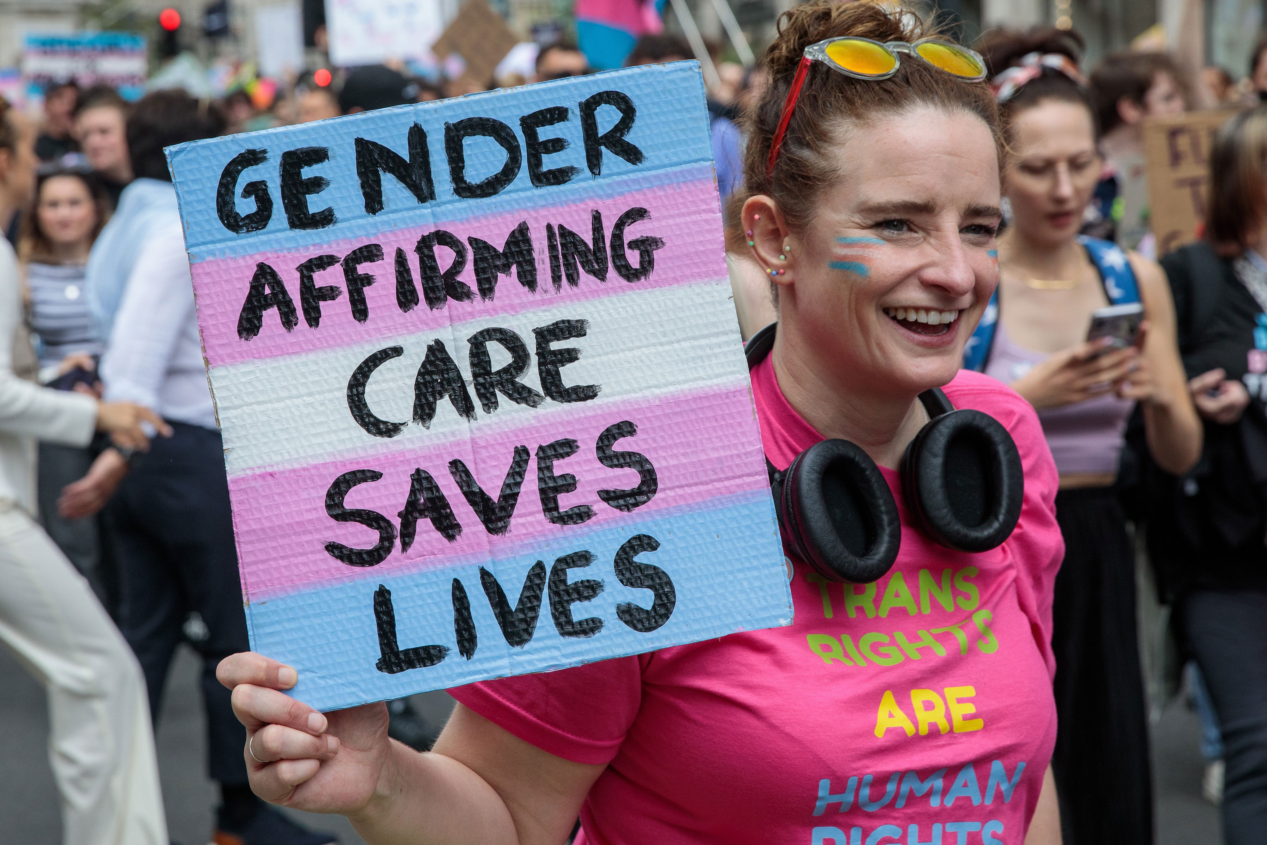 ‘Unacceptable’ waiting list of up to eight years for NHS gender care ...