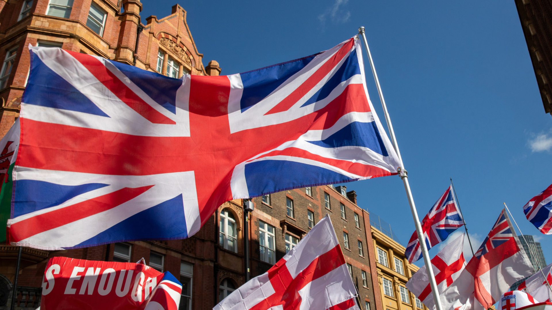 Starmer Vows Britain Will Never Surrender Its Flag