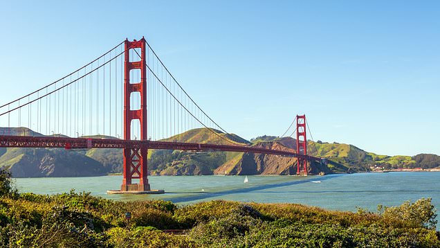 Kind police officer helps woman overcome her fears