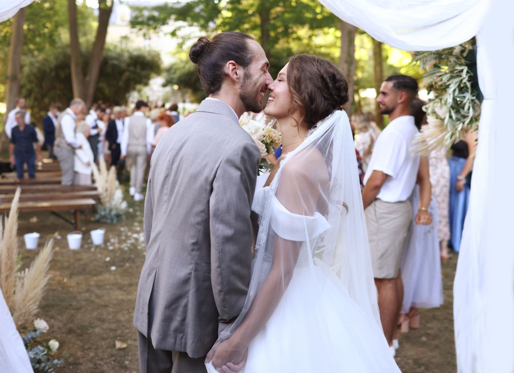 8 brides share their biggest wedding regrets