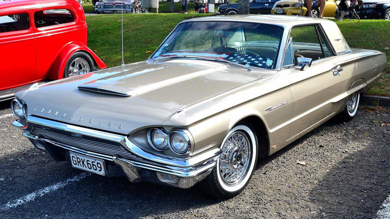 Fender Antennas: A Quirky Detail That Vanished