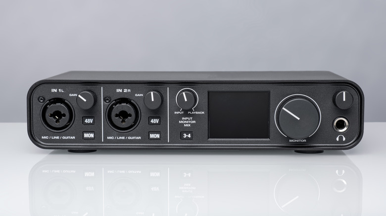 Analog Vs Digital Signals: What's The Difference, And How Do They Work?