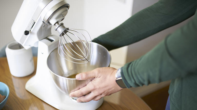 What To Look Out For Before You Buy A Stand Mixer At The Thrift Store