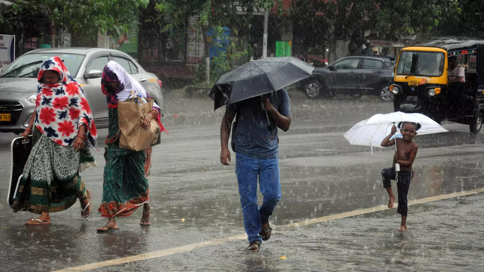 IMD issues heavy rain warning for several dists