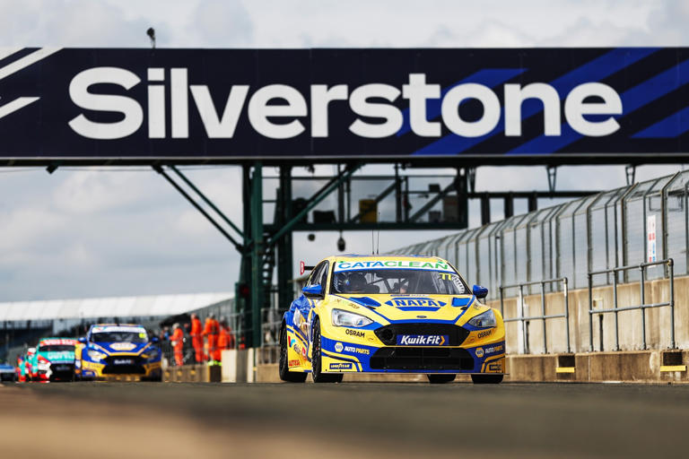 BTCC Silverstone: Osborne breaks duck as Sutton trims points gap to Ingram