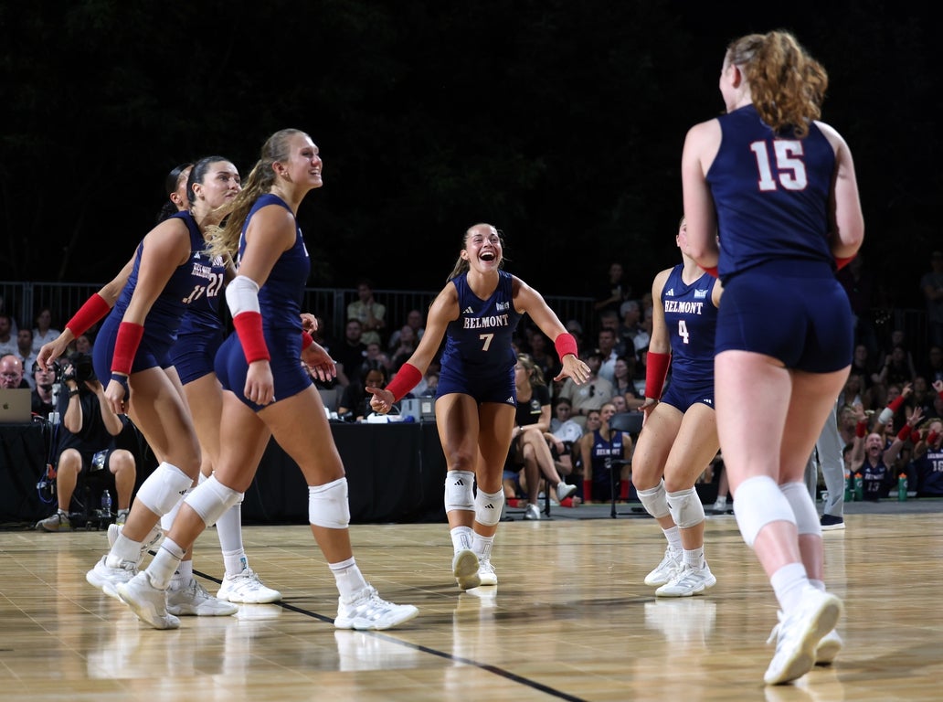 Standout college women's volleyball photos from the 2025 college season