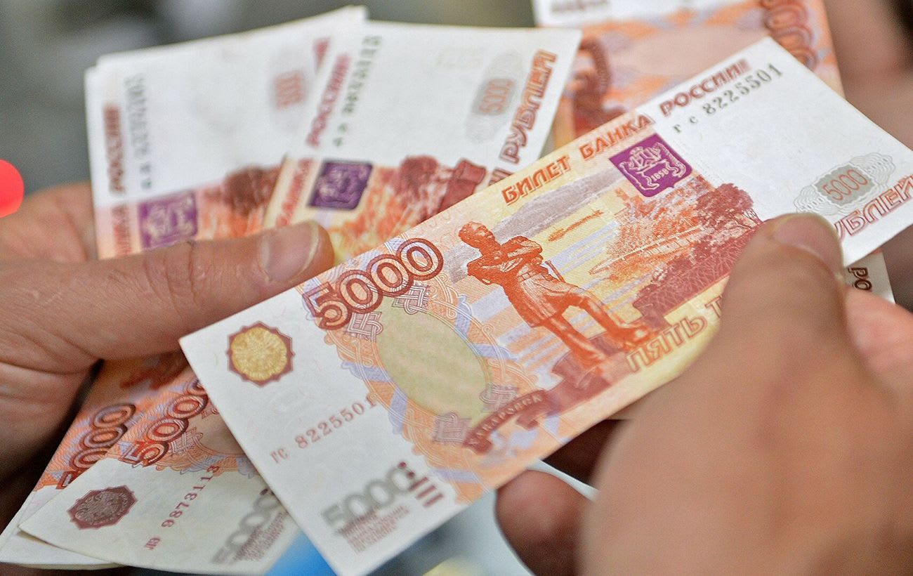 Kremlin weighs major tax increase as Russia's budget gap explodes ...