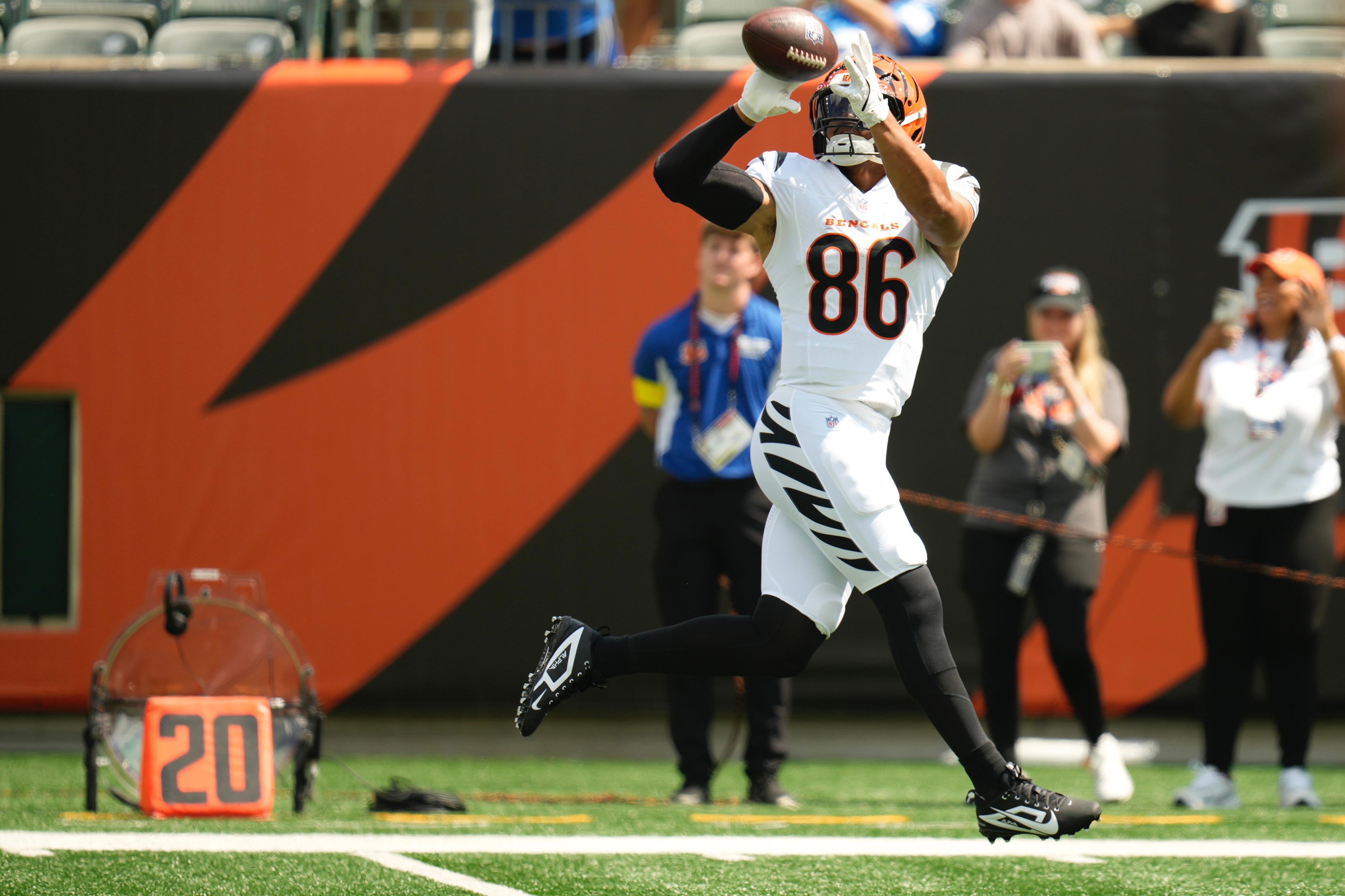 Noah Fant injury: Bengals tight end hurt during NFL Week 3 game vs Vikings