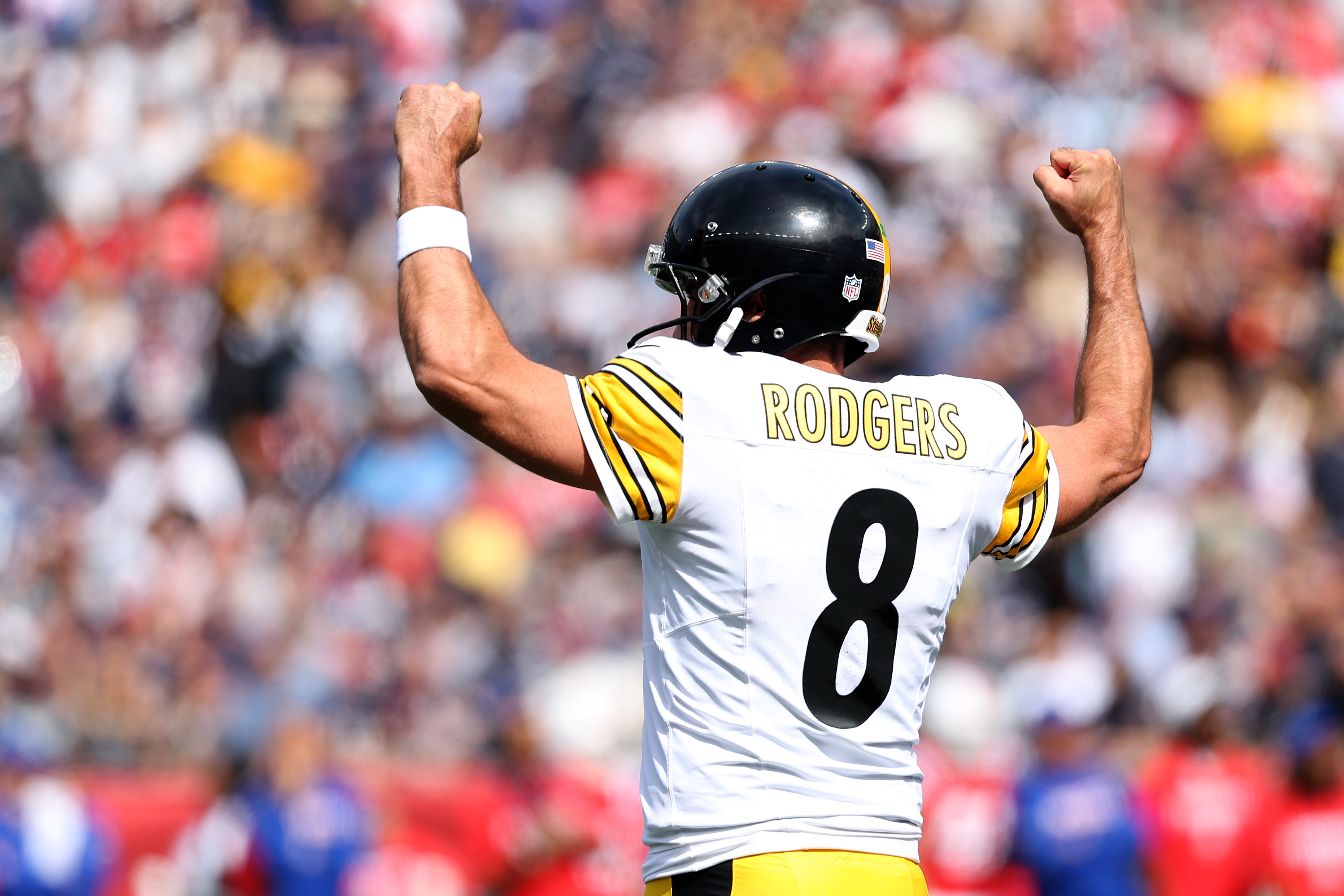 Aaron Rodgers passes Brett Favre on NFL's all-time passing TD list