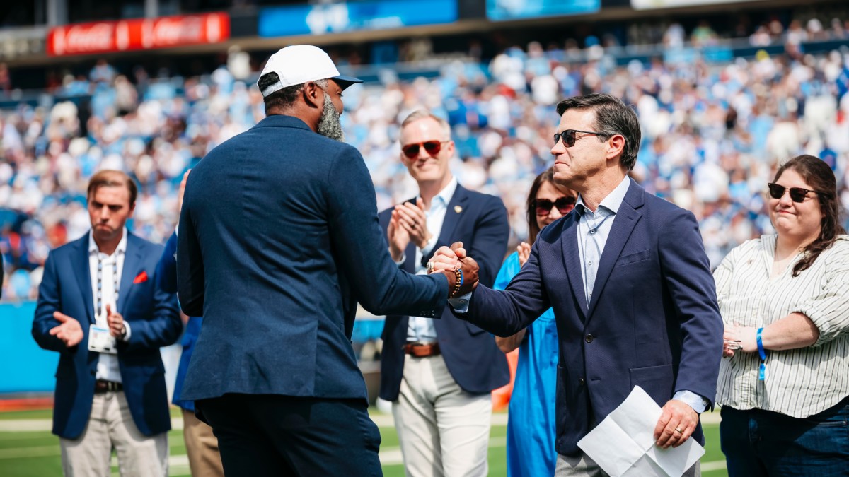 Titans fans give owner Amy Adams Strunk a piece of their minds during ...
