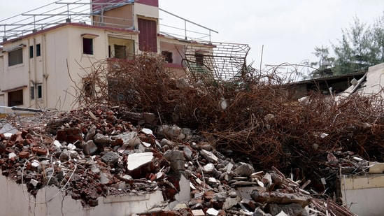 Vasai Virar Municipal Corporation demolishes unsafe Vasai buildings ...