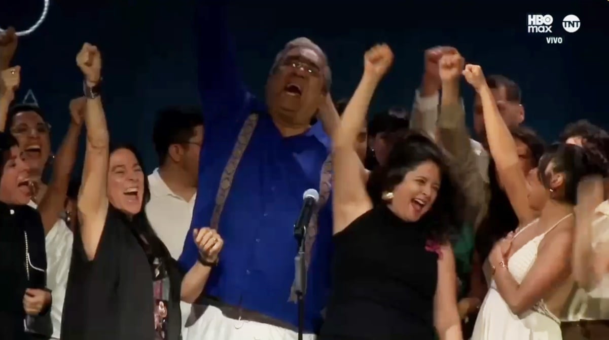 Elenco de "Sujo" celebra llevarse el Ariel con la porra de la UNAM