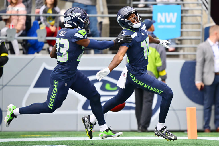 WATCH: Seahawks D'Anthony Bell blocks Saints' second punt of the day
