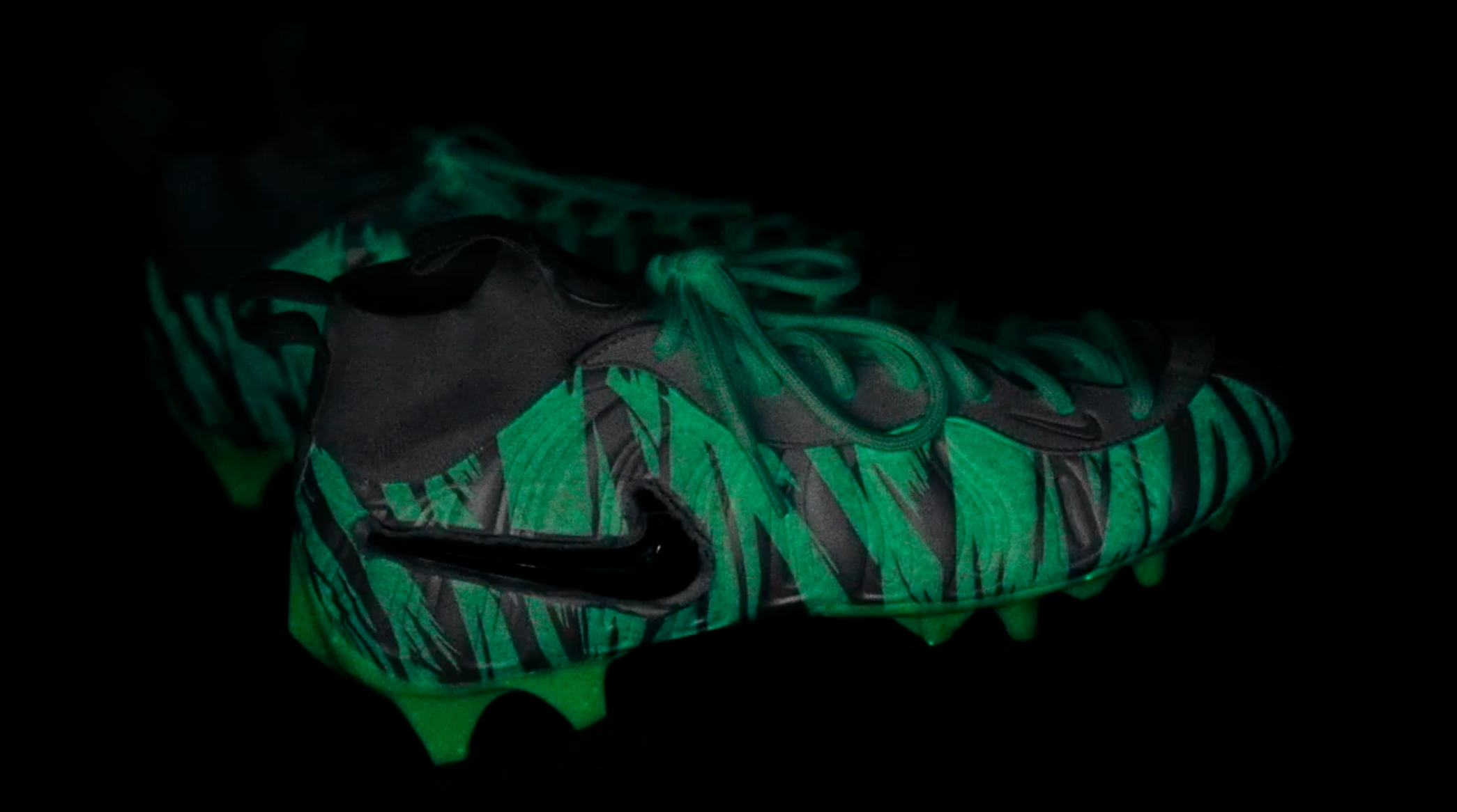 Oregon Ducks unveil 'Mummy Duck' glow-in-the-dark Nike cleats for Penn ...