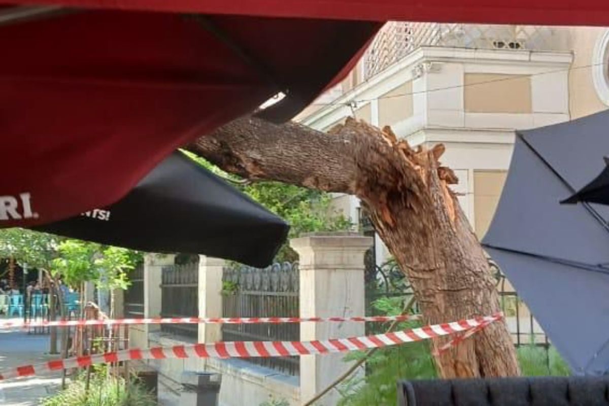 Πλατεία Αγίας Ειρήνης: Συγκλονίζει η 52χρονη που τραυματίστηκε από την ...