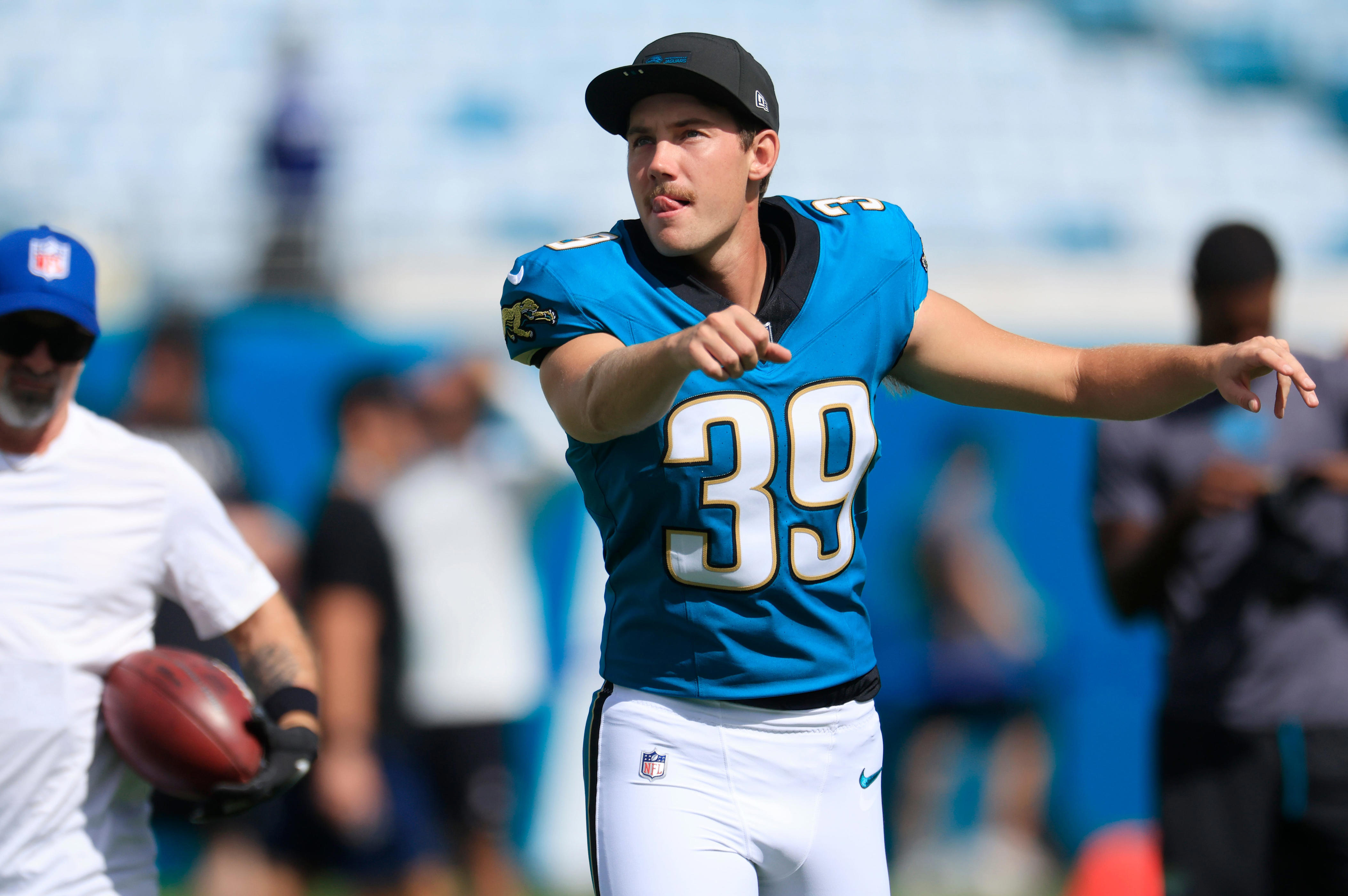 Jacksonville Jaguars hold on to beat Houston Texans 17-10