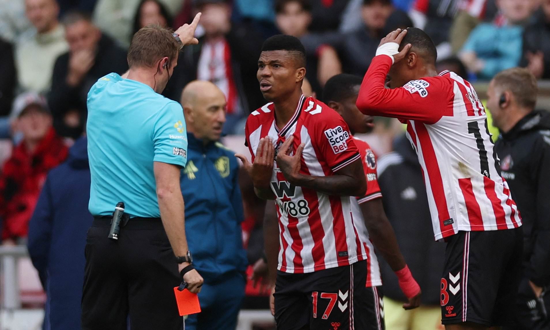 Sunderland star shown red card after KICKING OUT at Aston Villa player ...