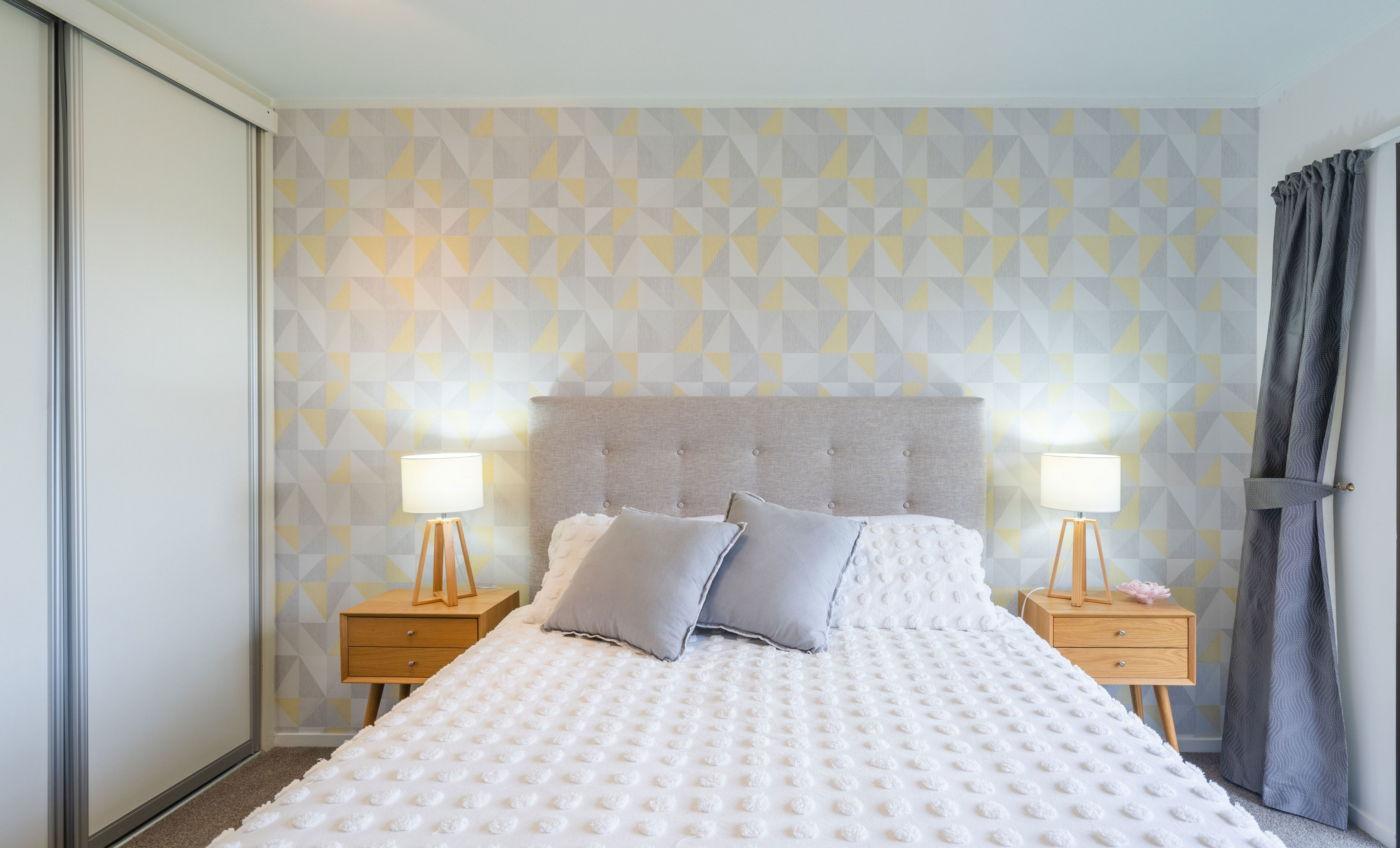 Experts Say These 10 Common Decorating Mistakes Are Ruining Your Bedroom