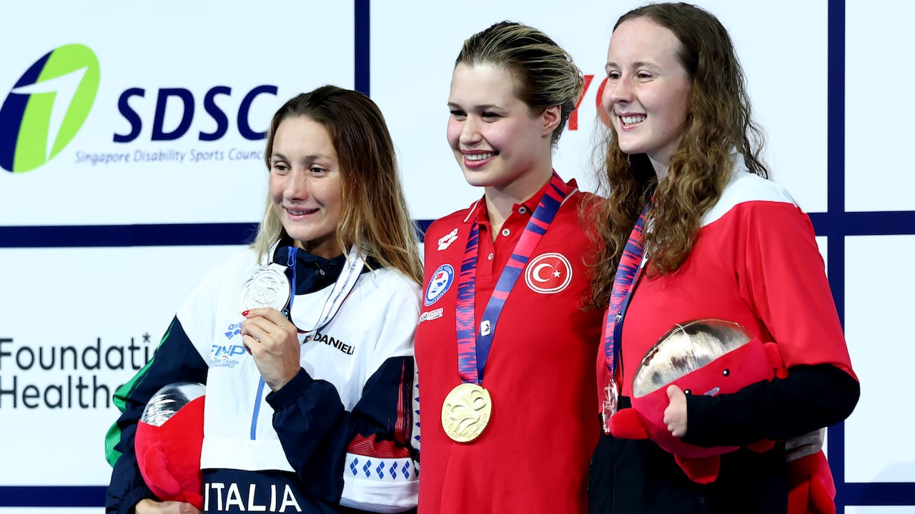 Arianna Hunsicker swims to a World Para bronze medal