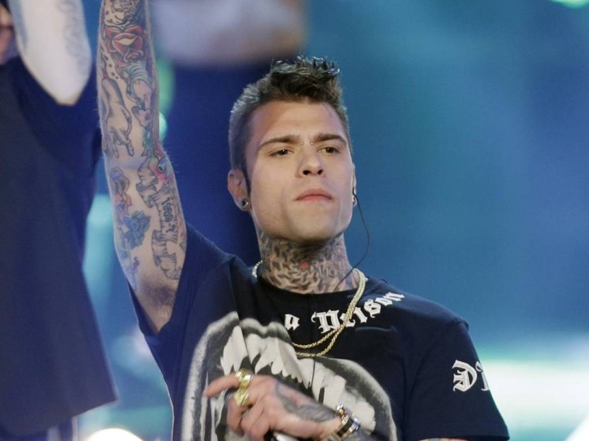 Fedez sbugiarda Travaglio: "Io col Sì? Bufala"