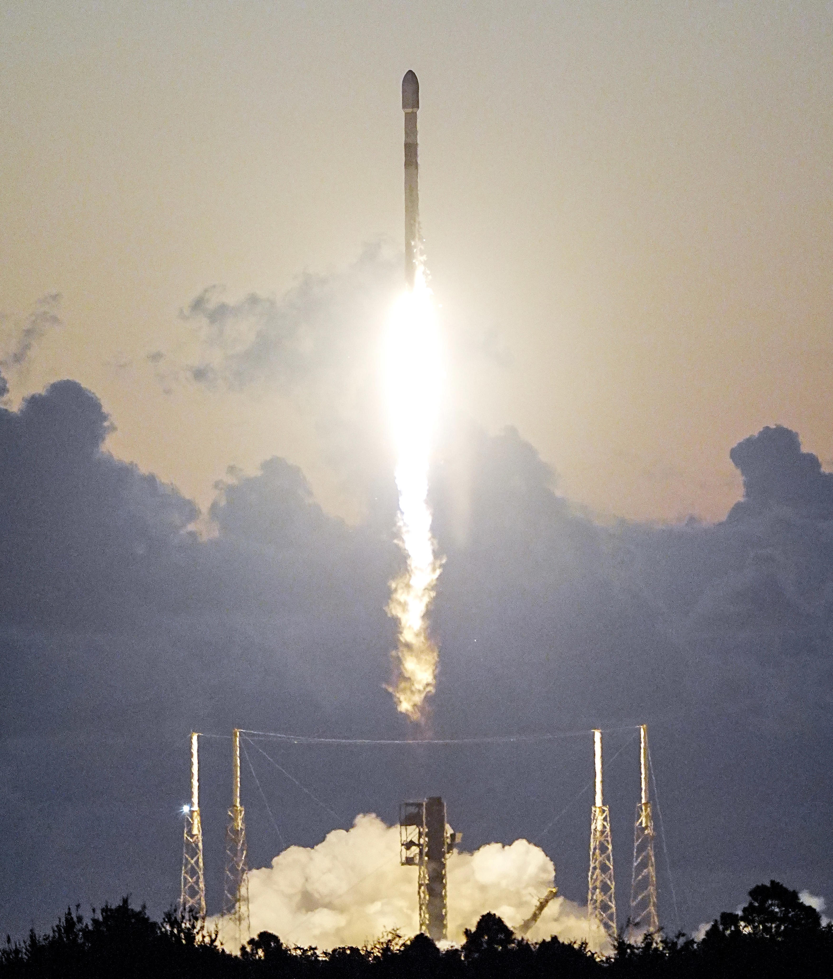 Live updates from SpaceX afternoon rocket launch on Starlink mission at ...
