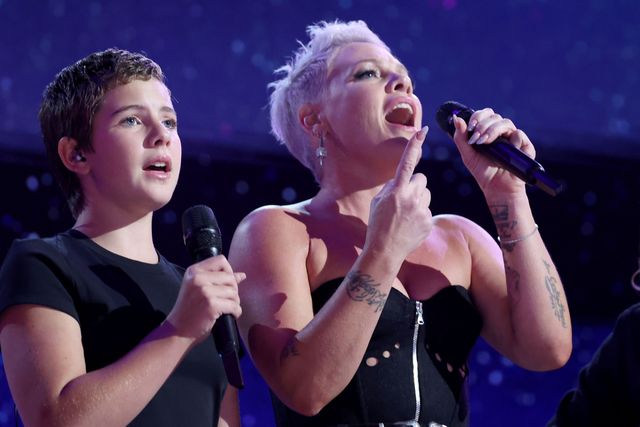 Pink's Daughter Willow Looks So Grown Up Performing With Her Mom During ...