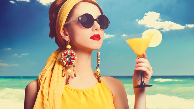 15 Vintage Cocktail Glasses To Look Out For At Thrift Stores