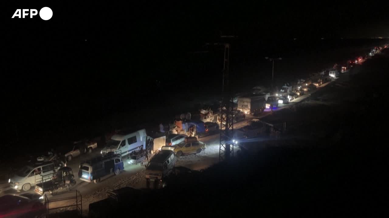 Continua l'offensiva a Gaza, migliaia in fuga verso sud