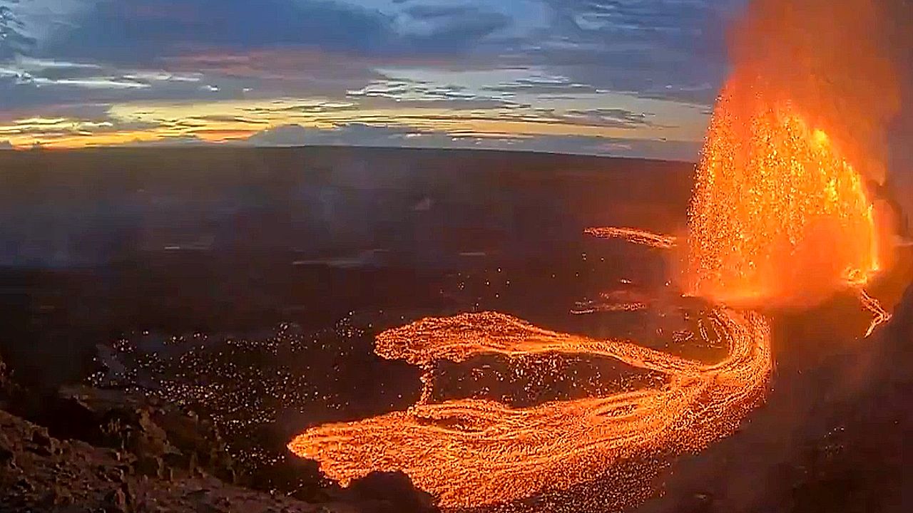 Kilauea erupts, spewing lava 800 feet into the air in spectacular timelapse