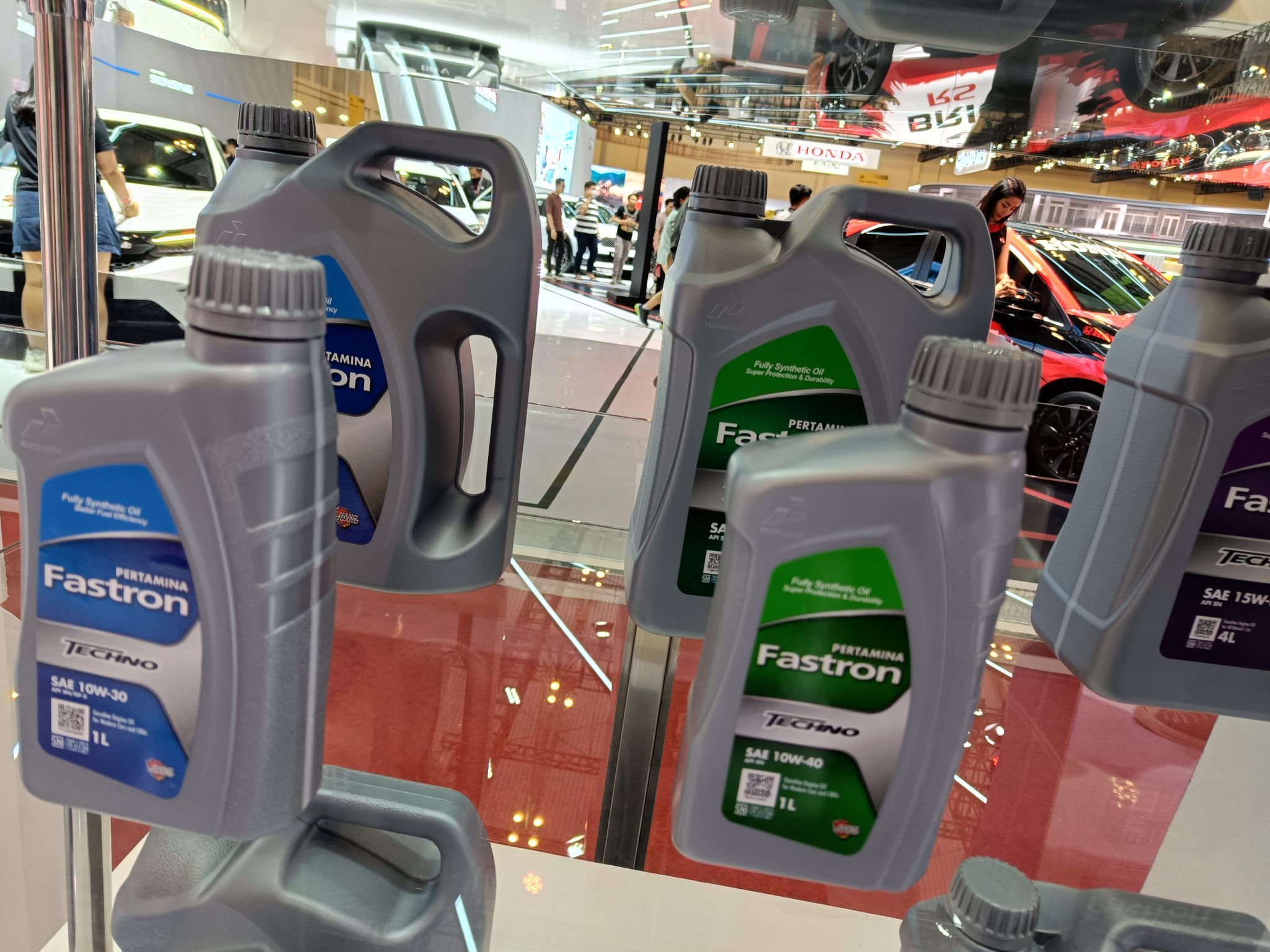 Banyak anggapan oli mesin mobil bisa kedaluwarsa, ini jawaban ahli