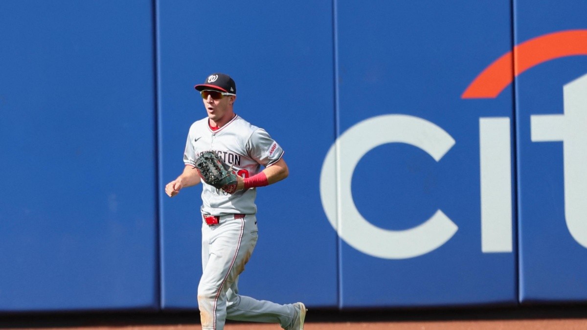 MLB: Unbelievable! Nationals Outfielder Makes the Strangest Catch of ...