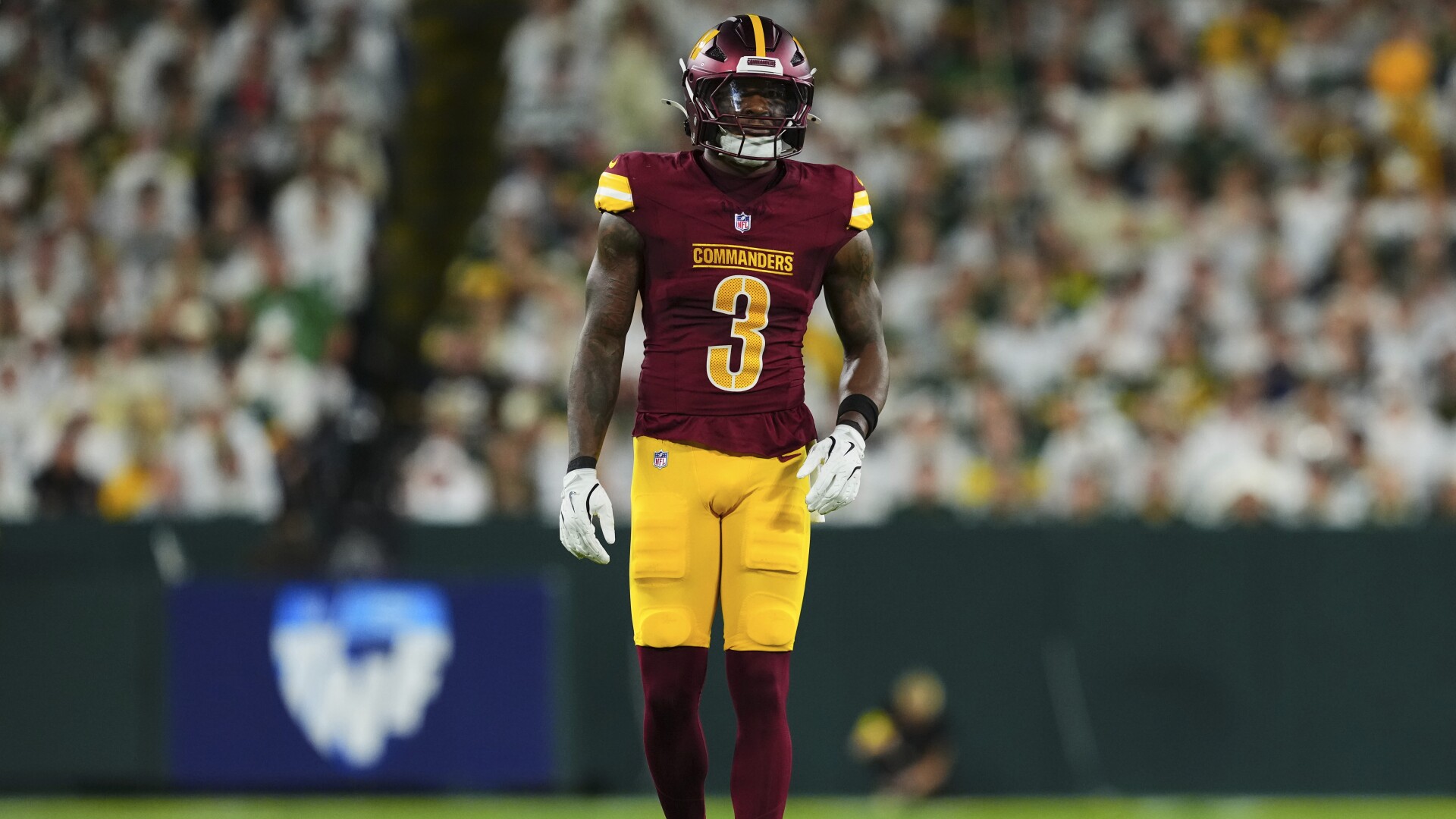 Report: Commanders S Will Harris fractured his fibula