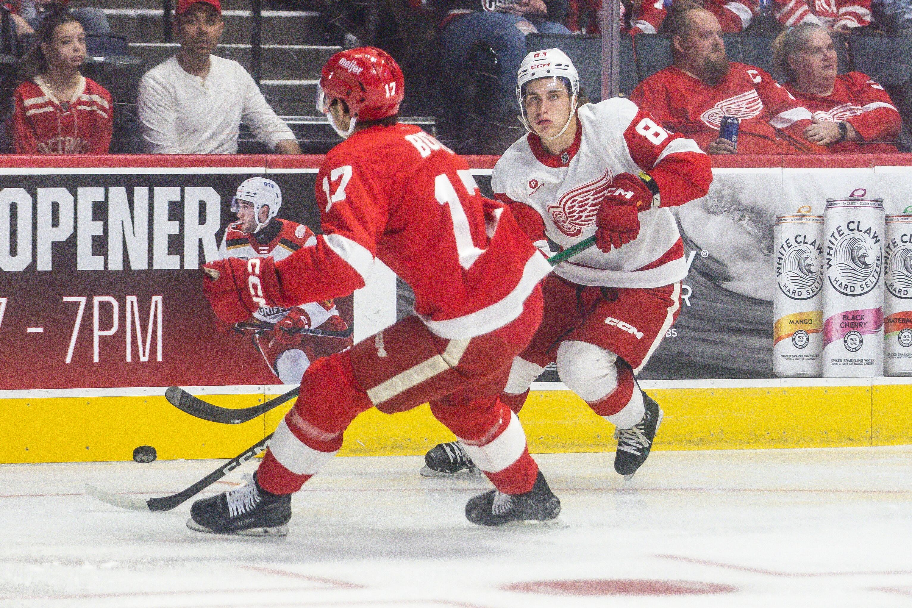 ‘Unbelievable’ Grand Rapids crowd wows Dylan Larkin, Red Wings at Red ...