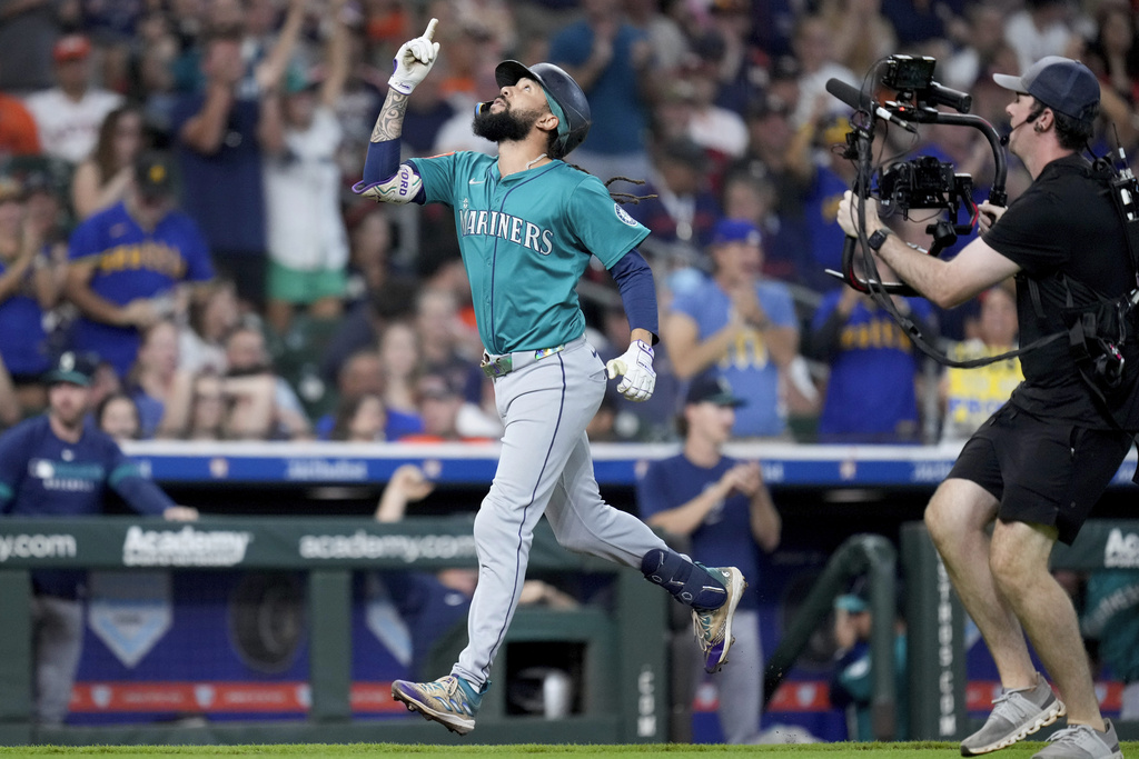 Crawford's grand slam and Raleigh's 58th homer lead Mariners to sweep ...