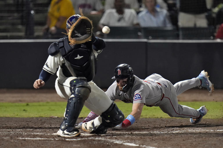 Lowe hits 30th homer as Rays beat Red Sox 7-3 to finish 41-40 at ...